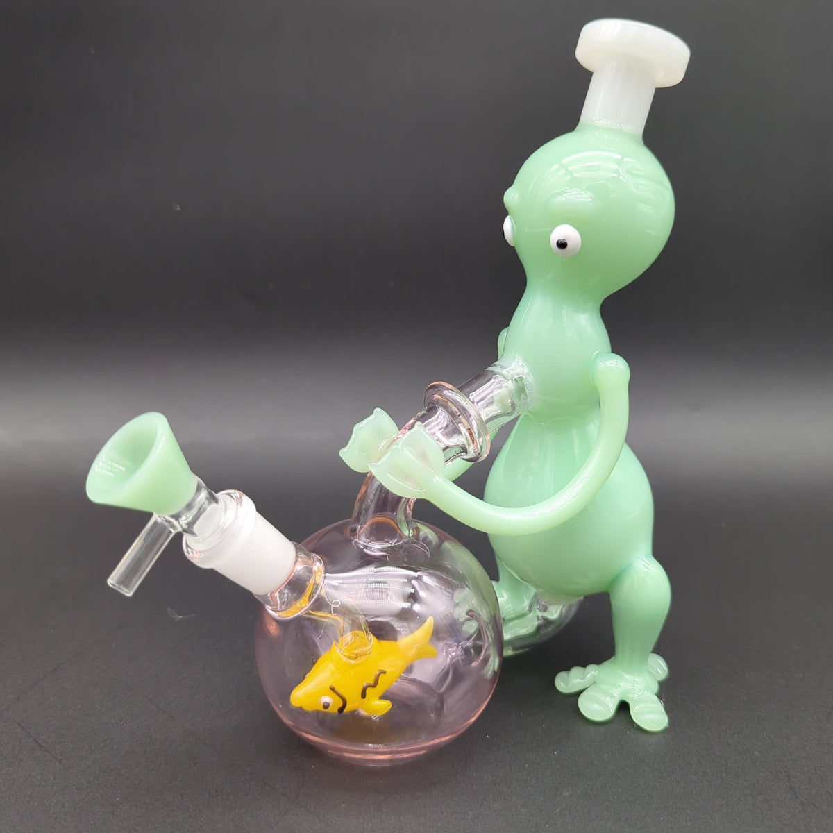 Alien Smoking a Goldfish 9" Recycler Bong – Avernic Smoke Shop
