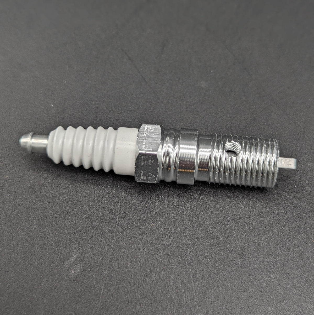 Spark Plug Discrete Metal One Hitter Pipe – Avernic Smoke Shop