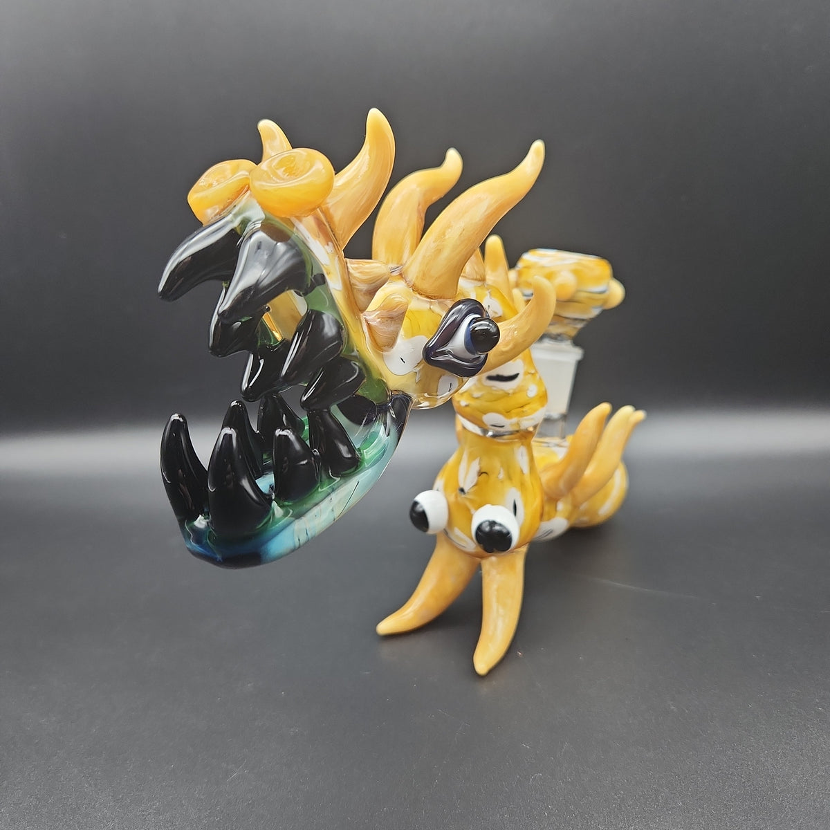 Chasing Dragons Hand Pipe | 10" | 14mm – Avernic Smoke Shop
